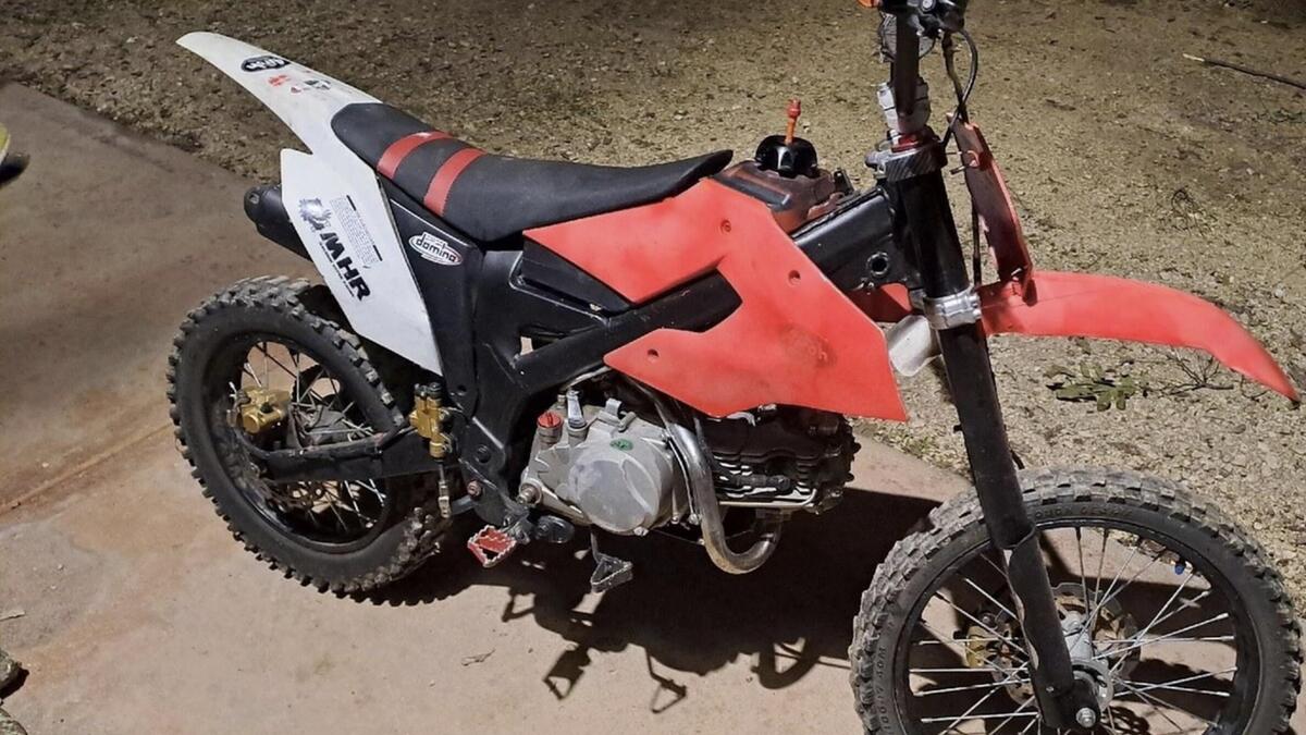 Schianto con la moto "fai da te", scappa ma viene beccato: maxi-multa ...