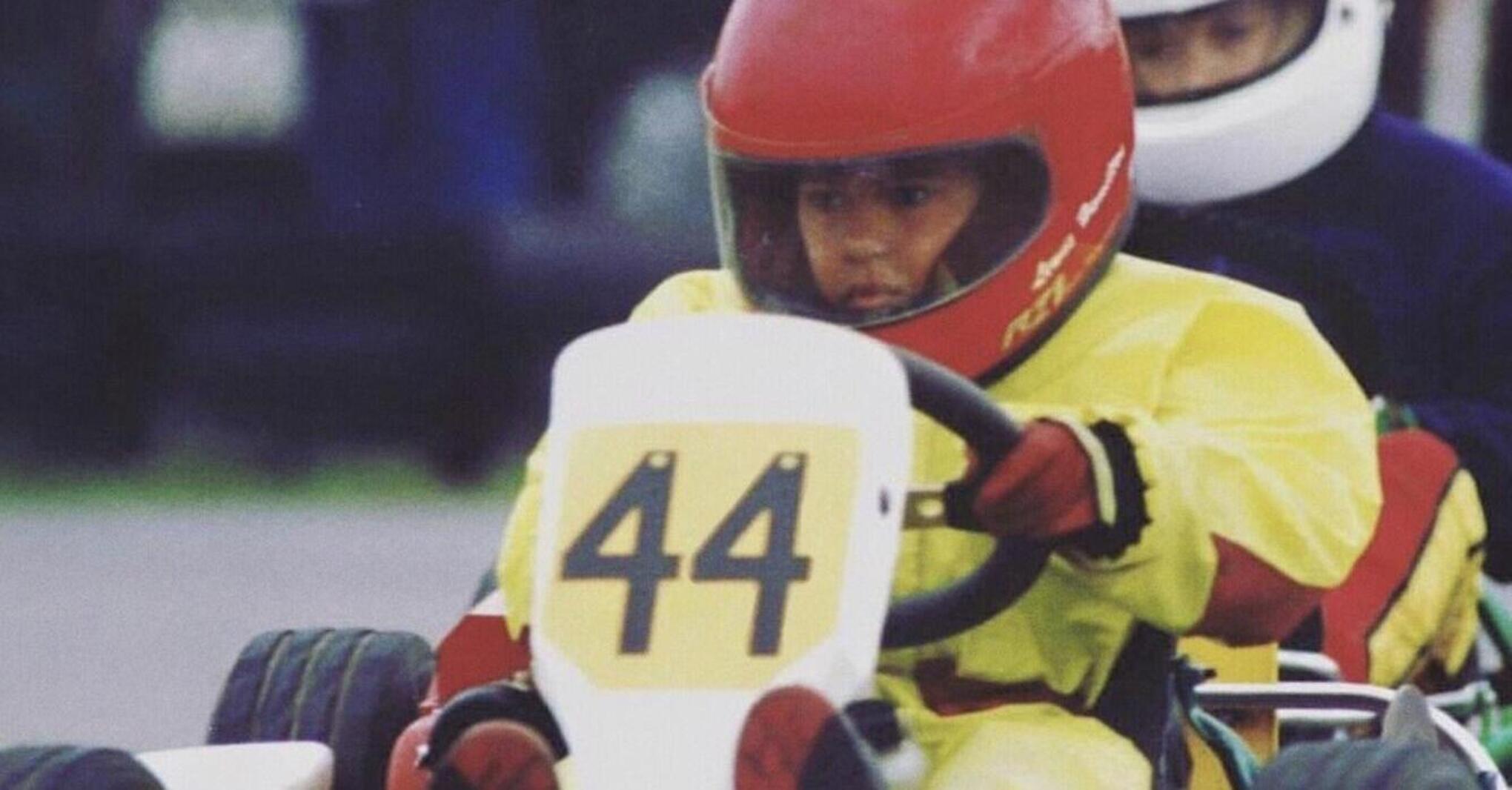 Lewis Hamilton compie 40 anni, ma le moto? - News - Moto.it