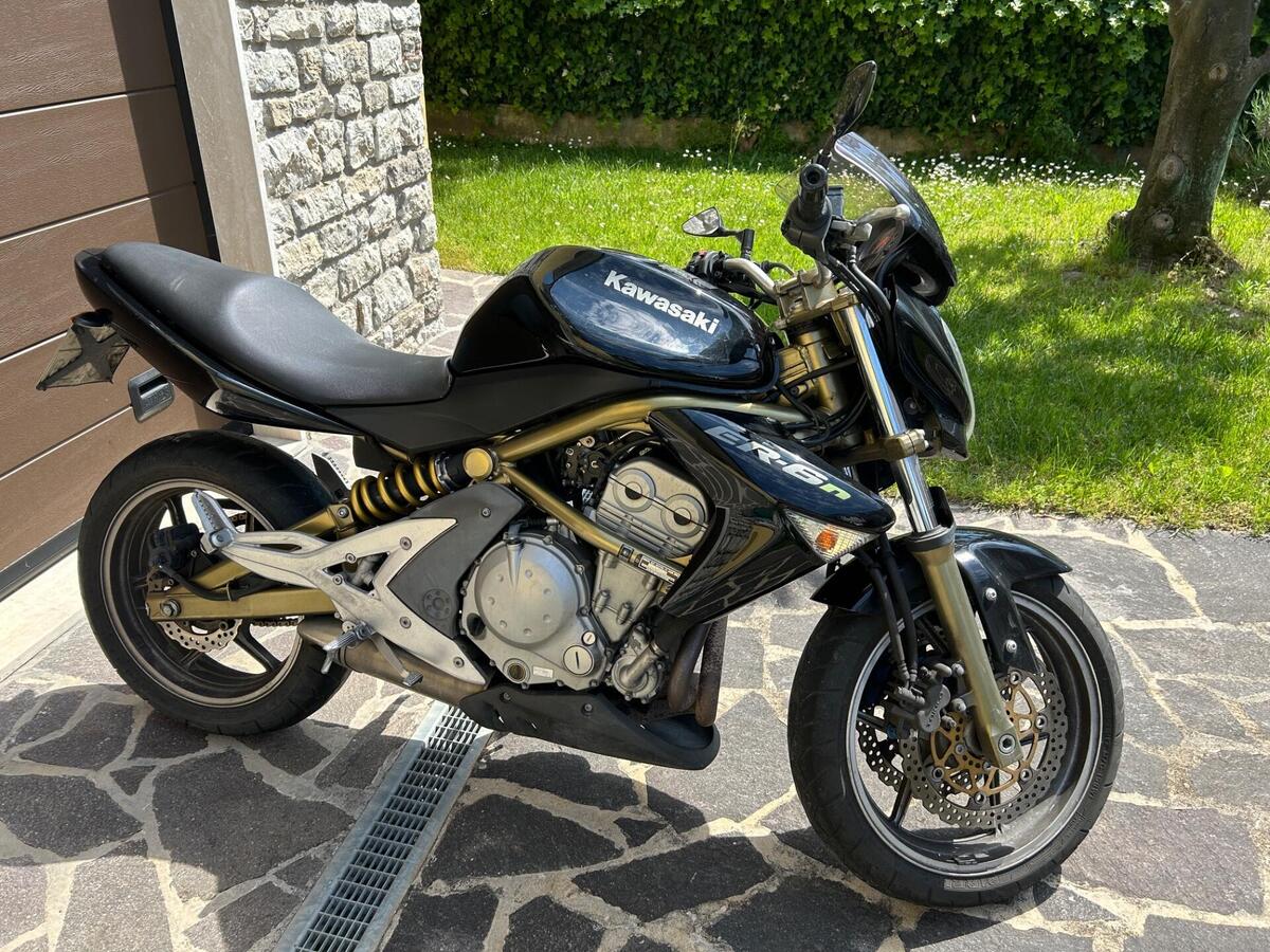 Vendo Kawasaki ER-6N (2006 - 09) usata a Lucca (codice 9617726) - Moto.it