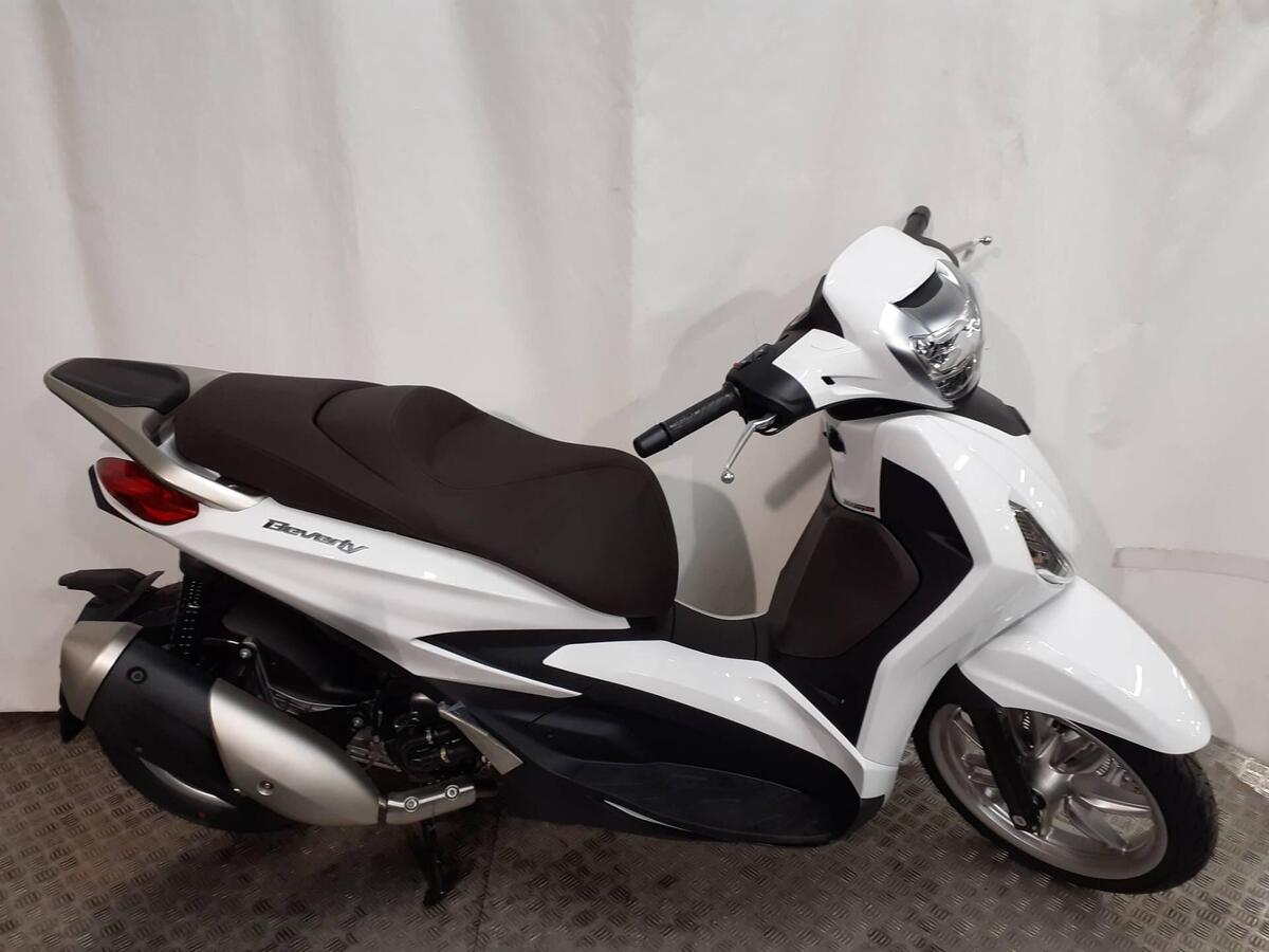 Vendo Piaggio Beverly 300 Hpe (2021) usata a Rosta (codice 9776782 ...