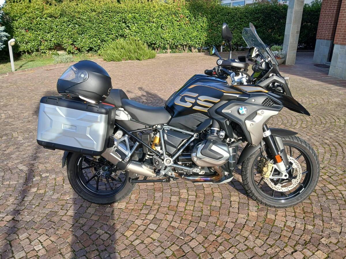 Vendo Bmw R 1250 GS (2019 - 20) usata a Alba (codice 9835376) - Moto.it