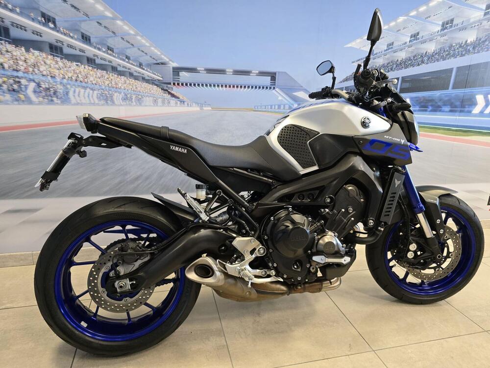Vendo Yamaha MT-09 ABS (2016) usata a Rho (codice 9863167) - Moto.it