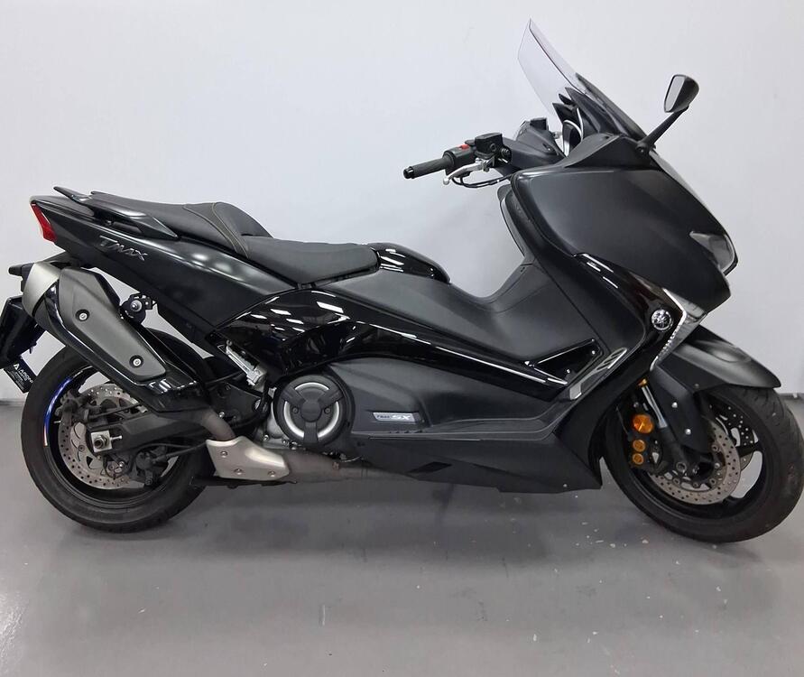 Vendo Yamaha T-Max 530 (2017 - 19) usata a Bareggio (codice 9882936) - Moto.it
