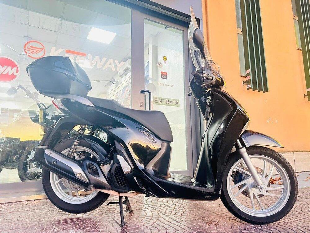Vendo Honda SH 150 i ABS (2013 - 16) usata a Guidonia Montecelio (codice 9891751) - Moto.it