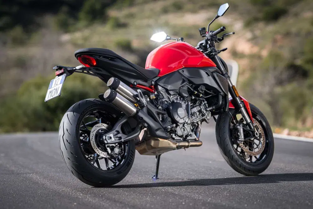 Prova Ducati Monster V2: Ritorno alle origini - Prove - Moto.it