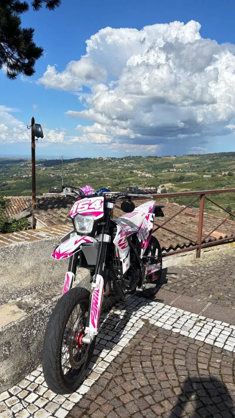Vendo Fantic Motor XMF 125 Motard Performance 4T (2023 - 24) usata a ...