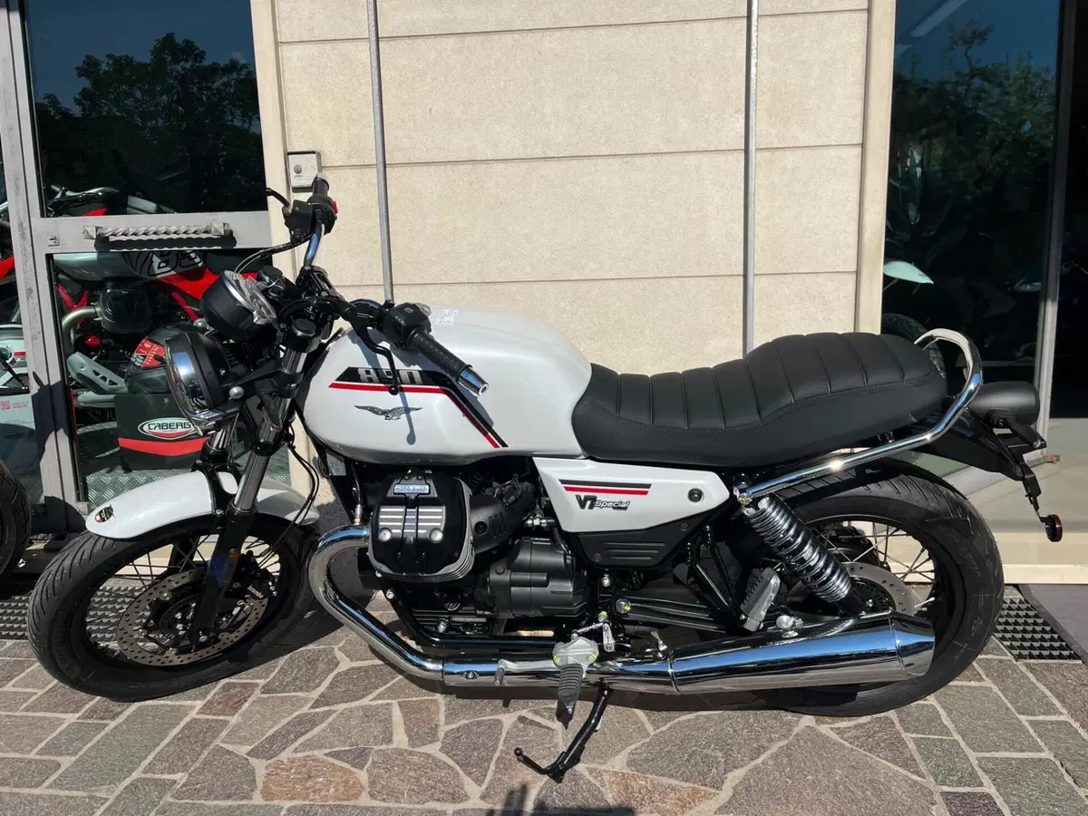 Vendo Moto Guzzi V7 Special (2025 - 26) nuova a Ariano Irpino (codice ...
