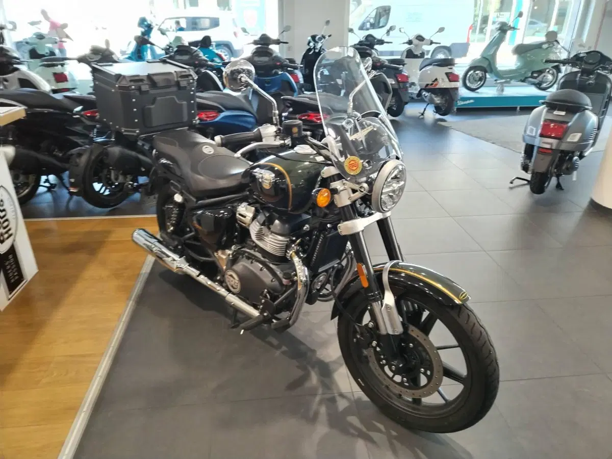 Vendo Royal Enfield Super Meteor 650 (2023 - 26) usata a Varese (codice ...