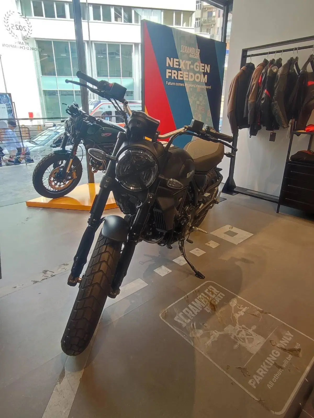 Vendo Ducati Scrambler 800 Icon Dark (2025 - 26) nuova a Angri (codice ...
