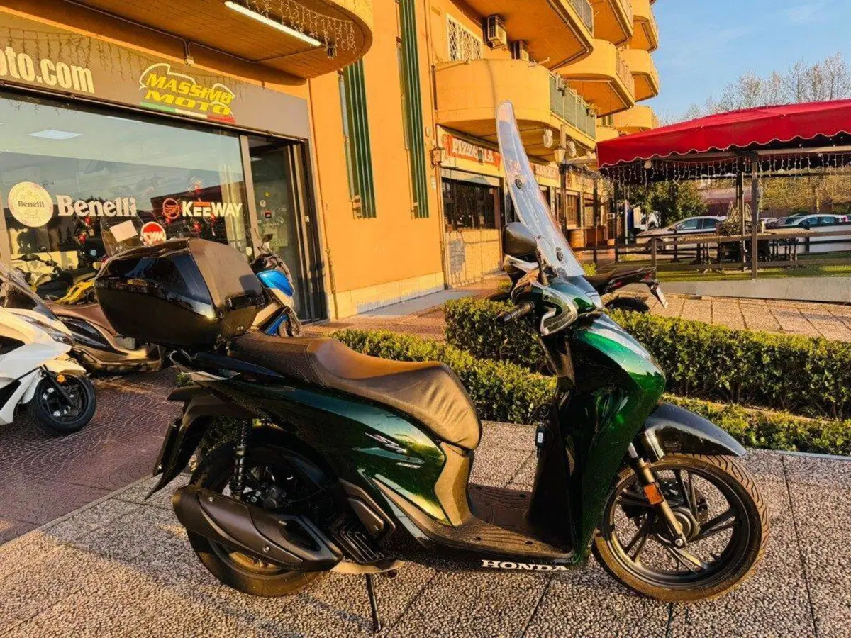 Vendo Honda SH 150i Vetro (2024 - 25) usata a Guidonia Montecelio ...
