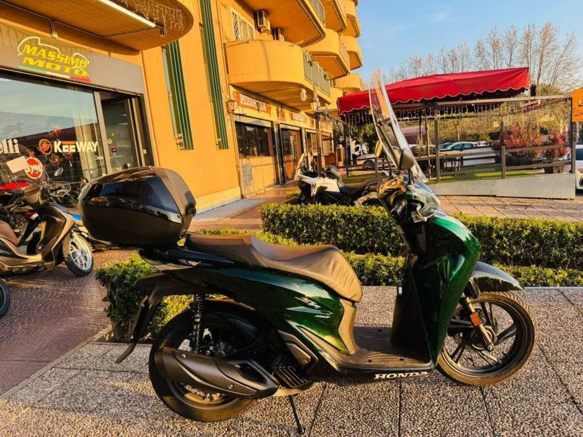 Vendo Honda SH 150i Vetro (2024 - 25) usata a Guidonia Montecelio ...