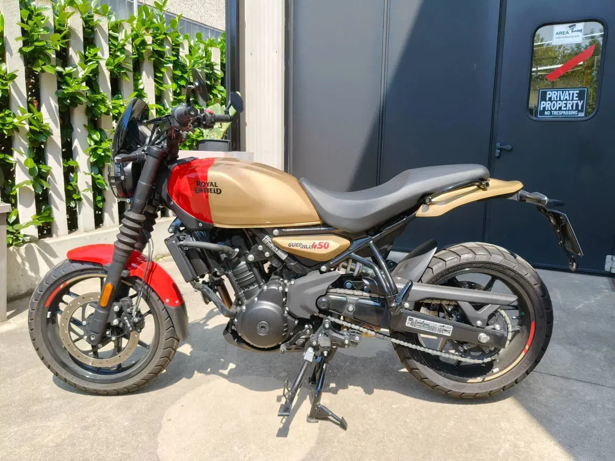 Vendo Royal Enfield Guerrilla 450 (2024 - 26) usata a Binasco (codice ...