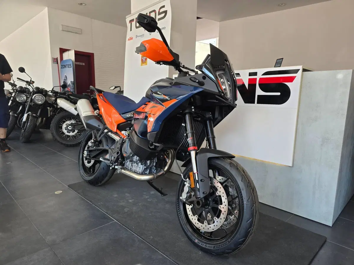 Vendo KTM 890 SMT (2026) nuova a Napoli (codice 10026992) - Moto.it