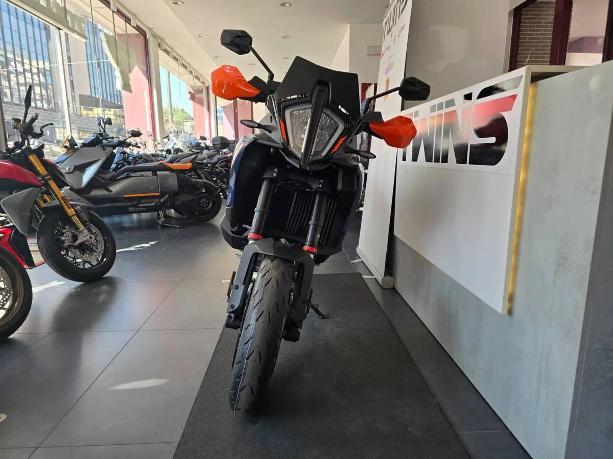 Vendo KTM 890 SMT (2026) nuova a Napoli (codice 10026992) - Moto.it