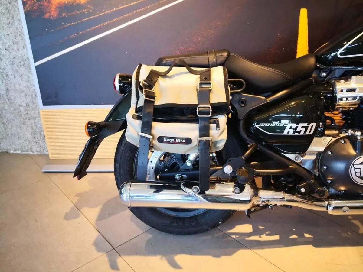 Vendo Royal Enfield Super Meteor 650 (2023 - 26) usata a Empoli (codice ...
