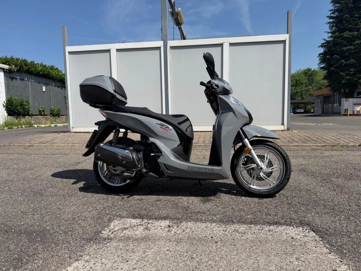 Vendo Honda SH 300 i ABS (2016 - 20) usata a Milano (codice 10029576 ...