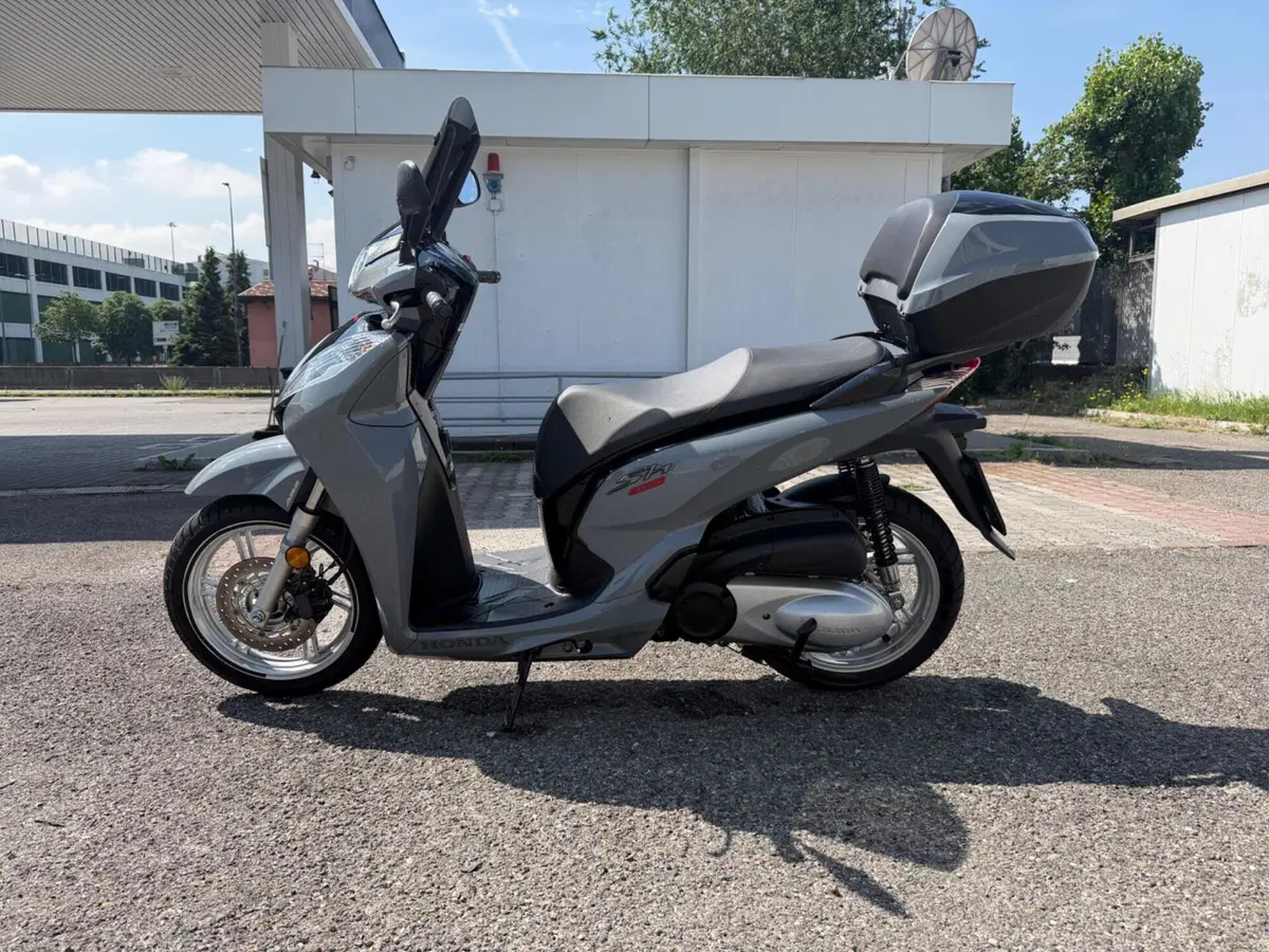 Vendo Honda SH 300 i ABS (2016 - 20) usata a Milano (codice 10029576 ...