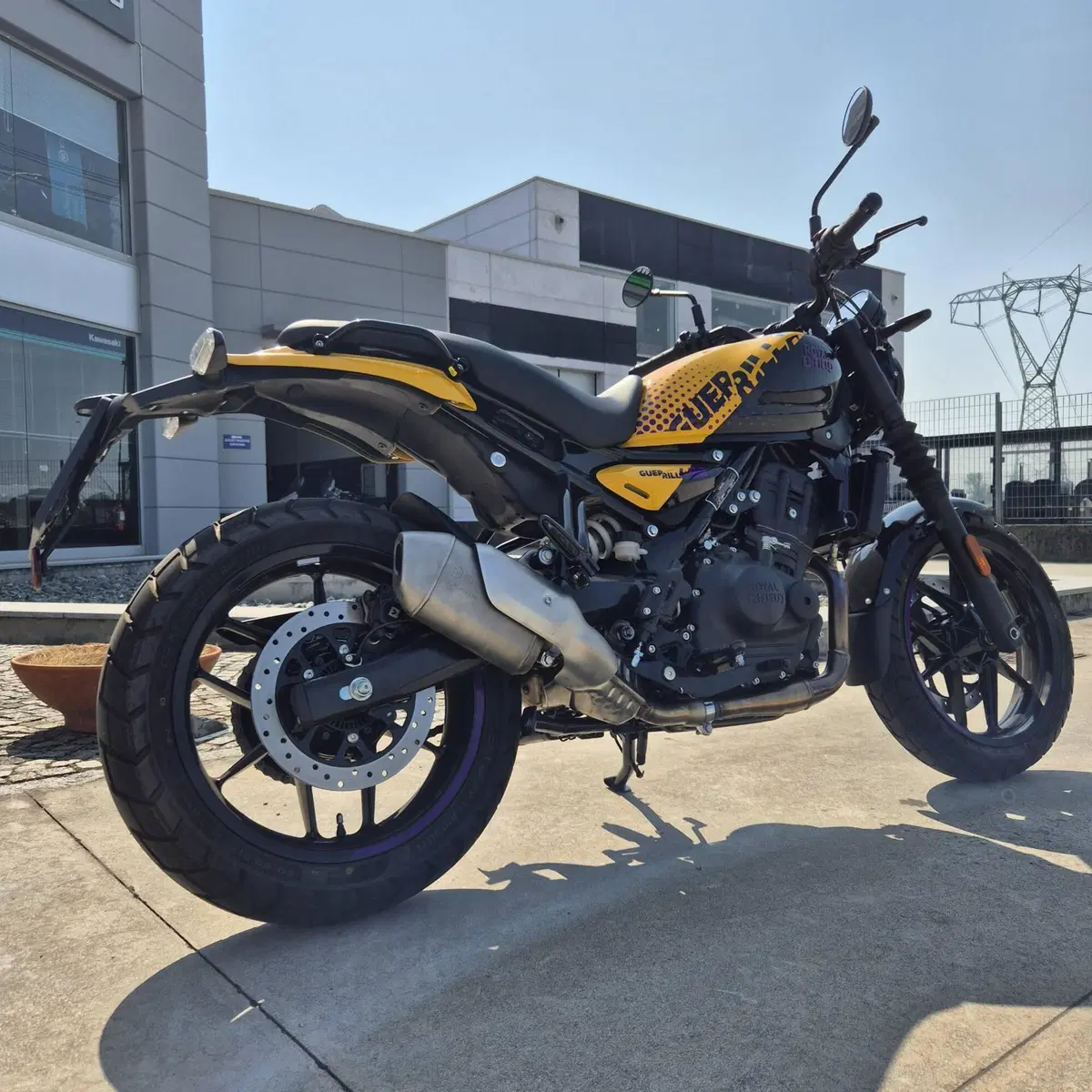 Vendo Royal Enfield Guerrilla 450 (2024 - 26) usata a Rivolta d'Adda ...