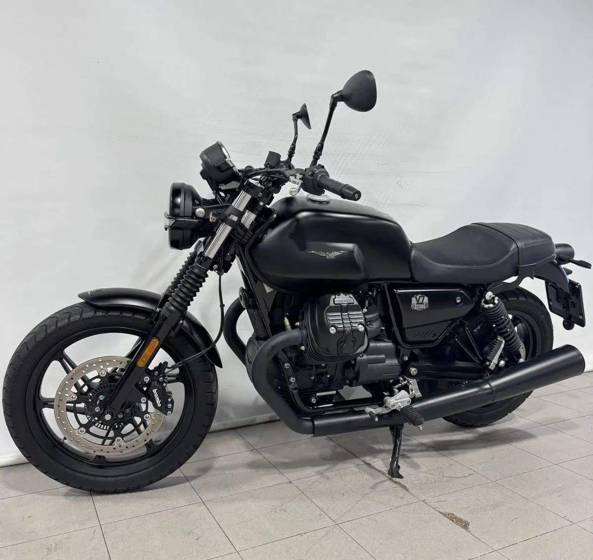 Vendo Moto Guzzi V7 Stone (2021 - 24) usata a Venezia (codice 10030230 ...