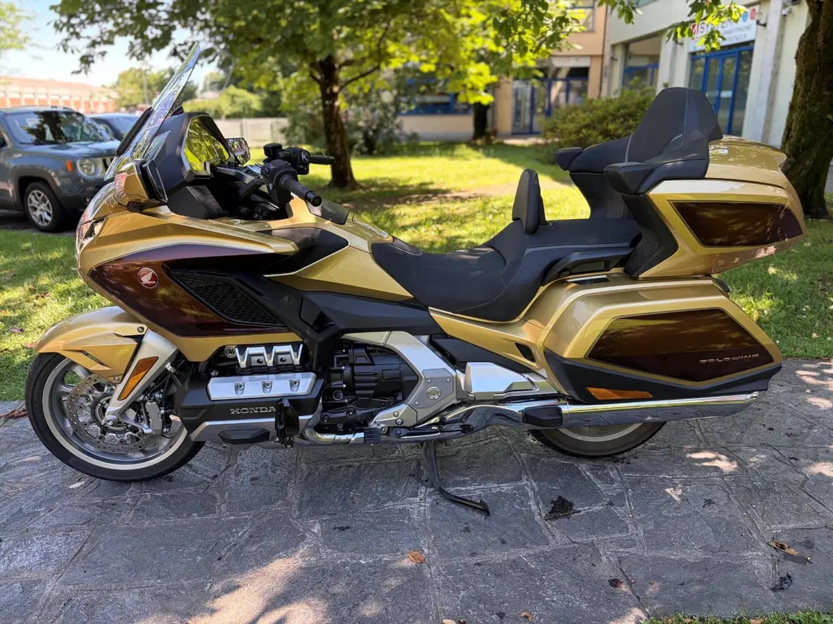 Vendo Honda GL 1800 Gold Wing Tour 50° Anniversario (2025 - 26) usata a ...