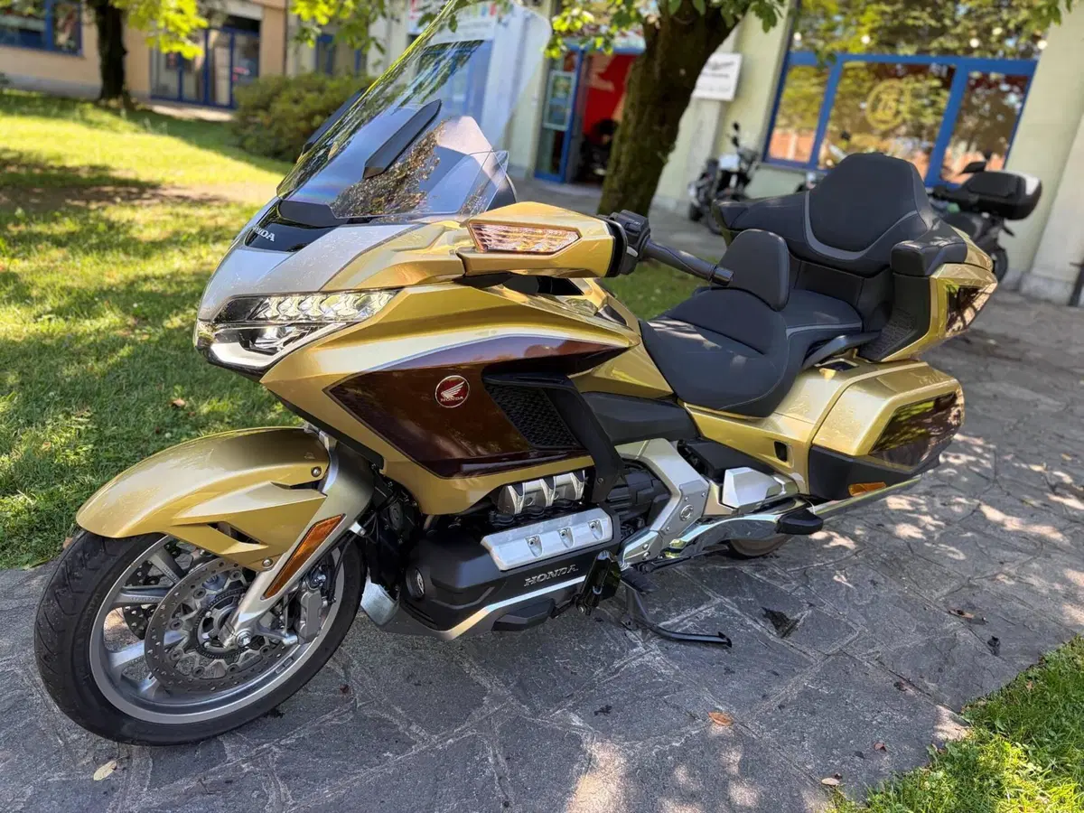 Vendo Honda GL 1800 Gold Wing Tour 50° Anniversario (2025 - 26) usata a ...