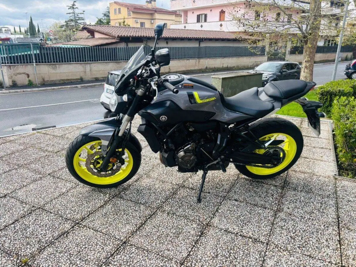 Vendo Yamaha MT-07 (2017 - 18) usata a Guidonia Montecelio (codice ...