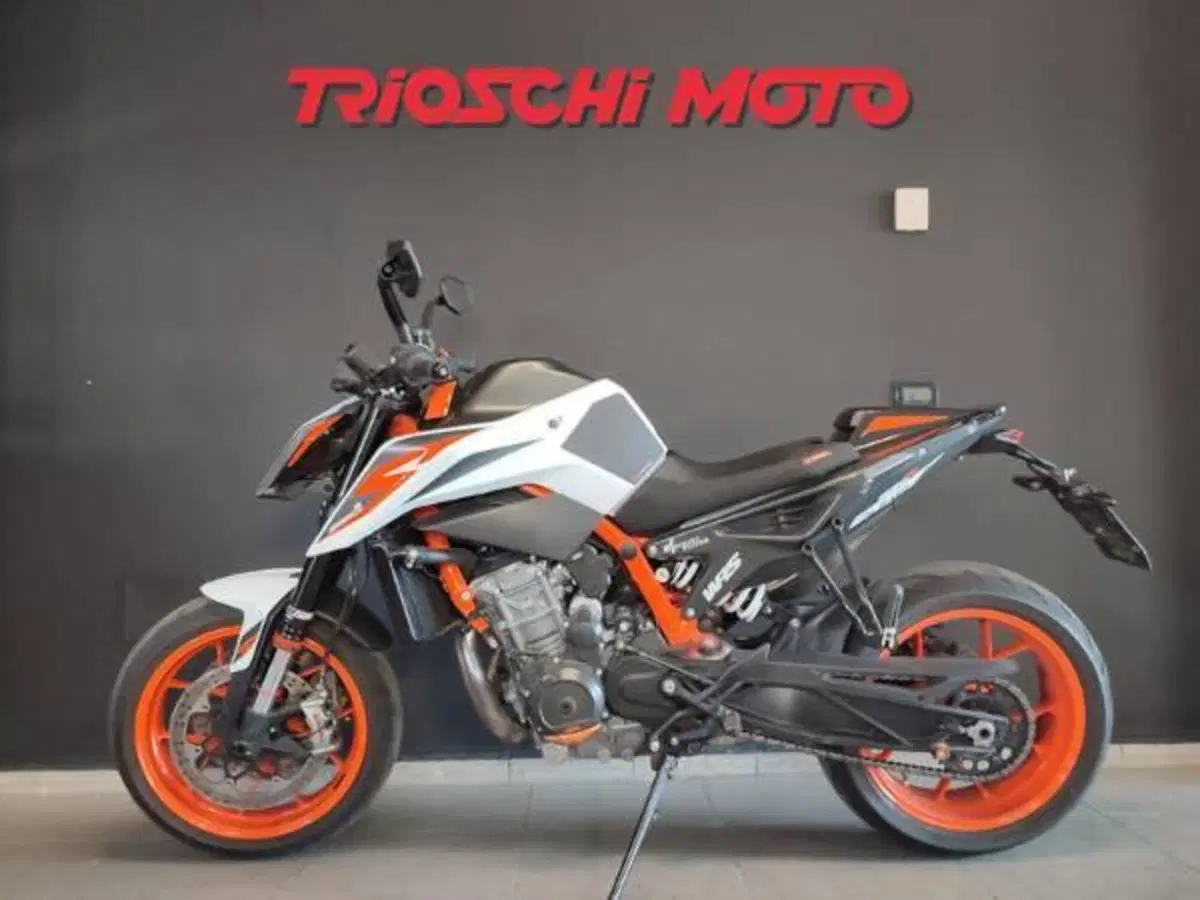 Vendo KTM 890 Duke R (2021) usata a Lugo (codice 10034865) - Moto.it
