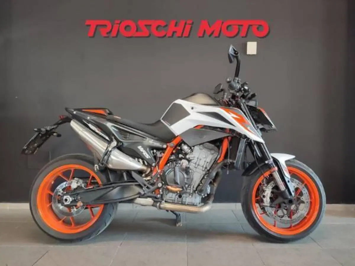Vendo KTM 890 Duke R (2021) usata a Lugo (codice 10034865) - Moto.it