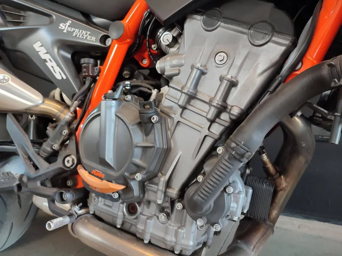 Vendo KTM 890 Duke R (2021) usata a Lugo (codice 10034865) - Moto.it