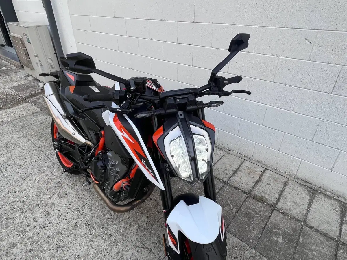 Vendo KTM 890 Duke R (2020) usata a Rozzano (codice 10035612) - Moto.it