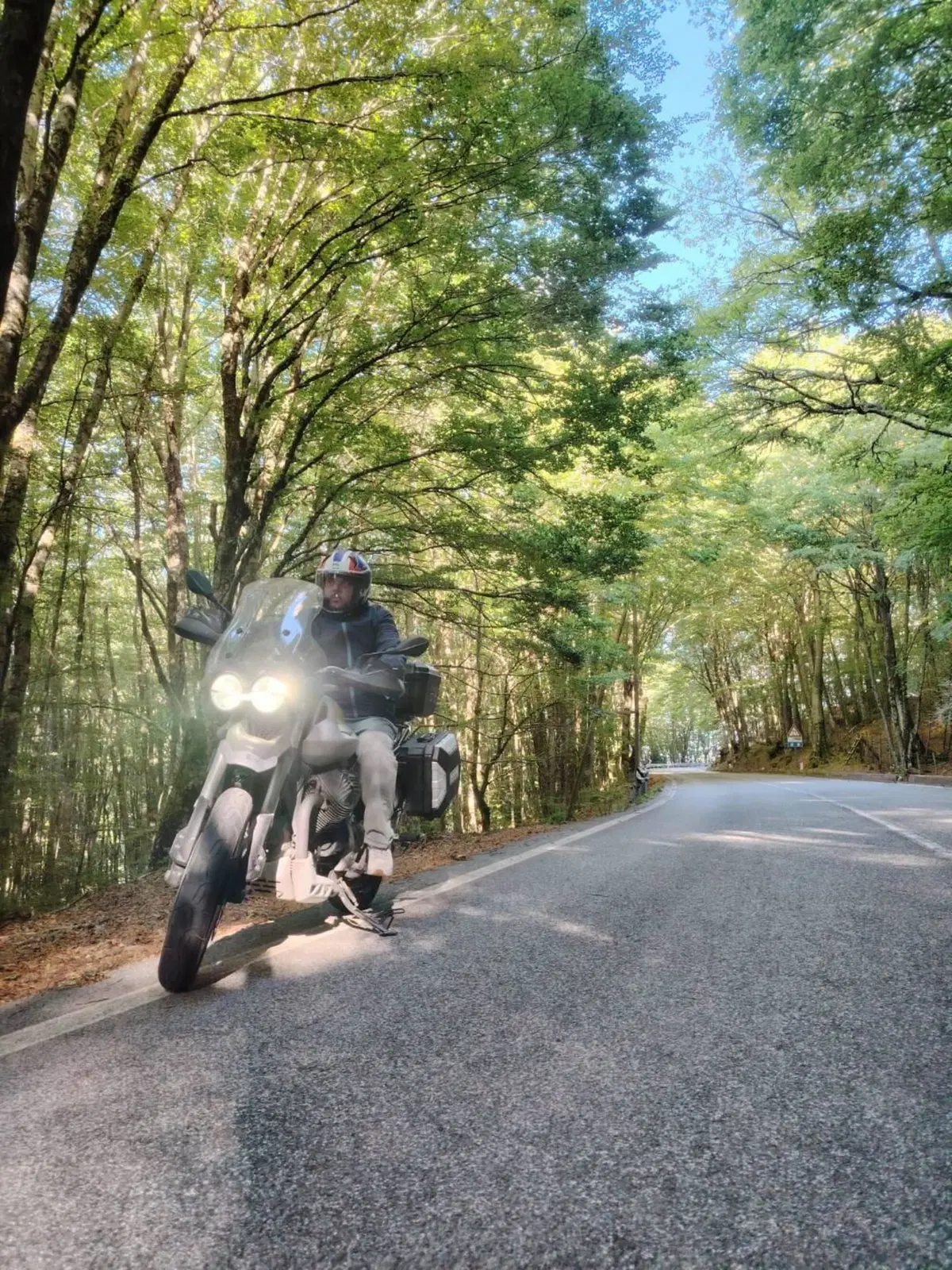 Vendo Moto Guzzi V85 TT Travel (2021 - 23) usata a Santa Teresa di Riva ...