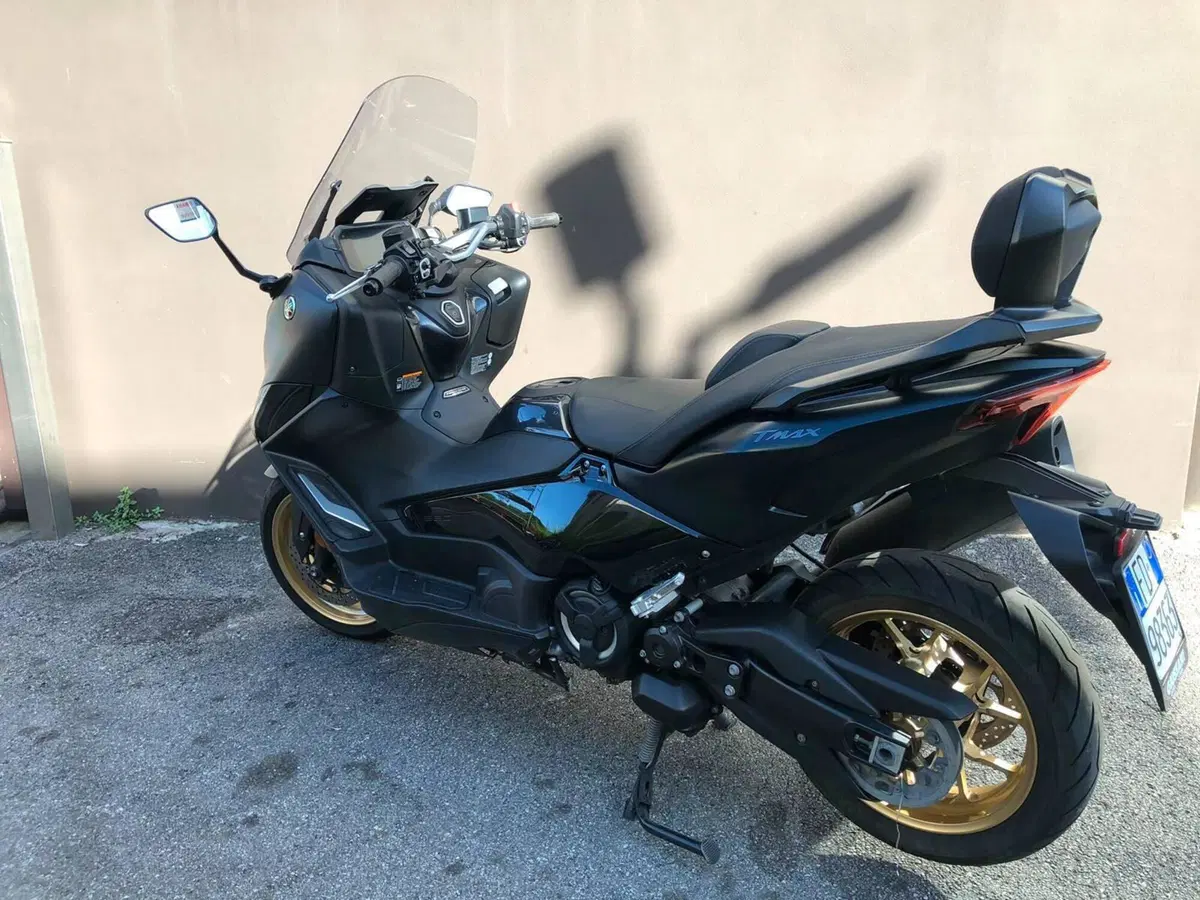 Vendo Yamaha T-Max 560 Tech Max (2022 - 24) usata a Erba (codice ...