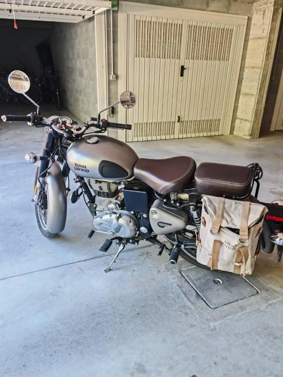Vendo Royal Enfield Classic 500 EFI Gunmetal Grey (2018 - 20) usata a ...
