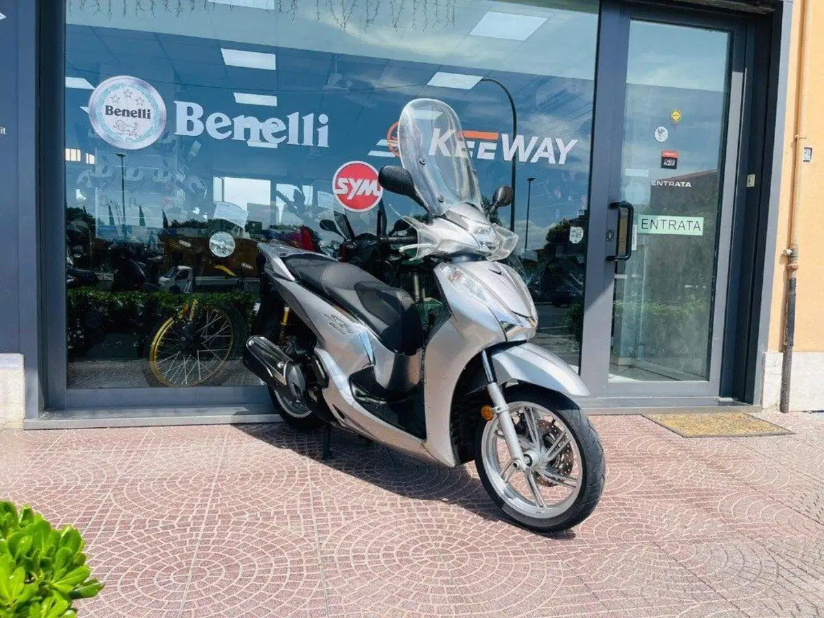 Vendo Honda SH 300 i ABS (2016 - 20) usata a Guidonia Montecelio ...