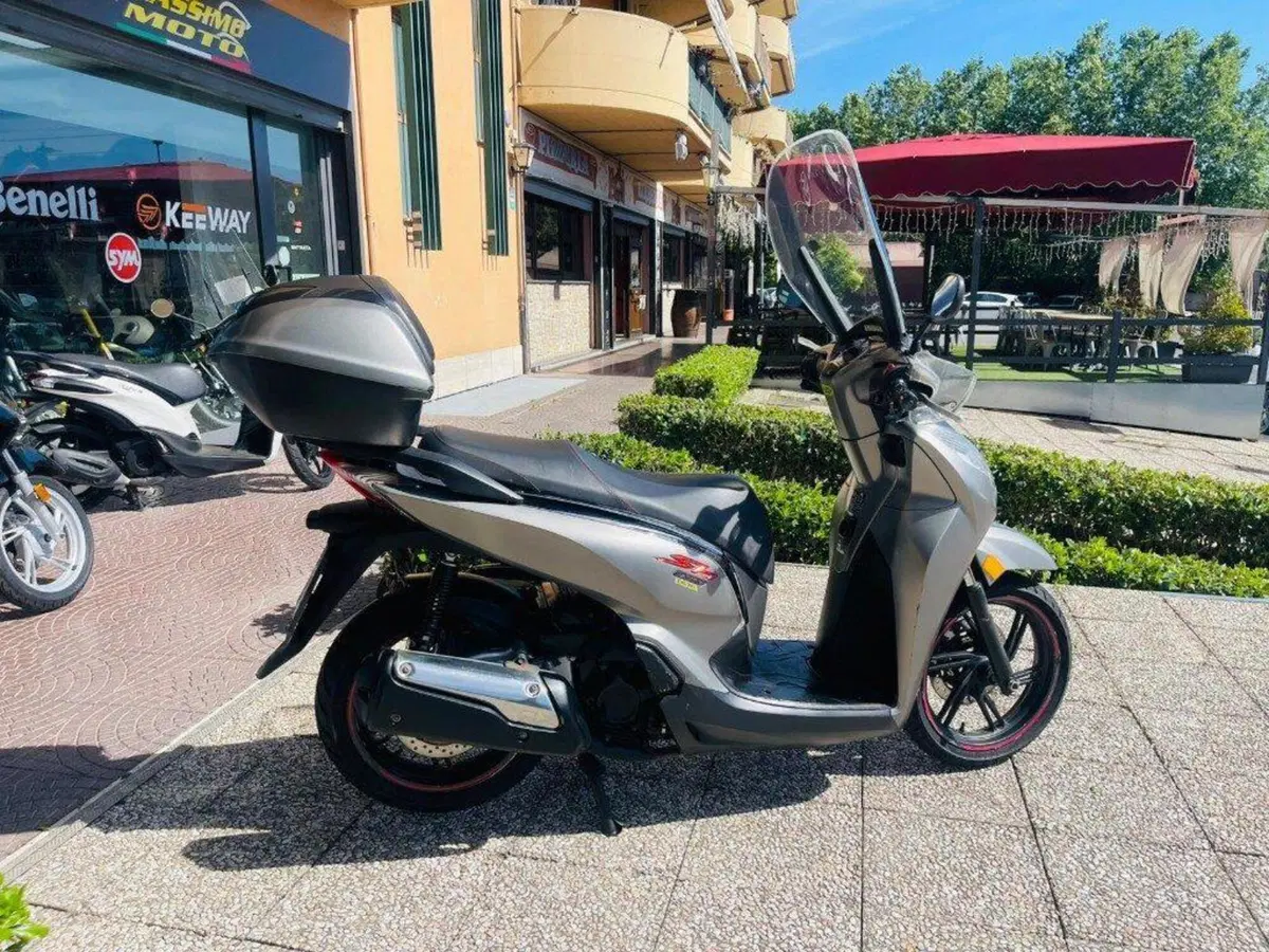 Vendo Honda SH 300 i ABS (2016 - 20) usata a Guidonia Montecelio ...