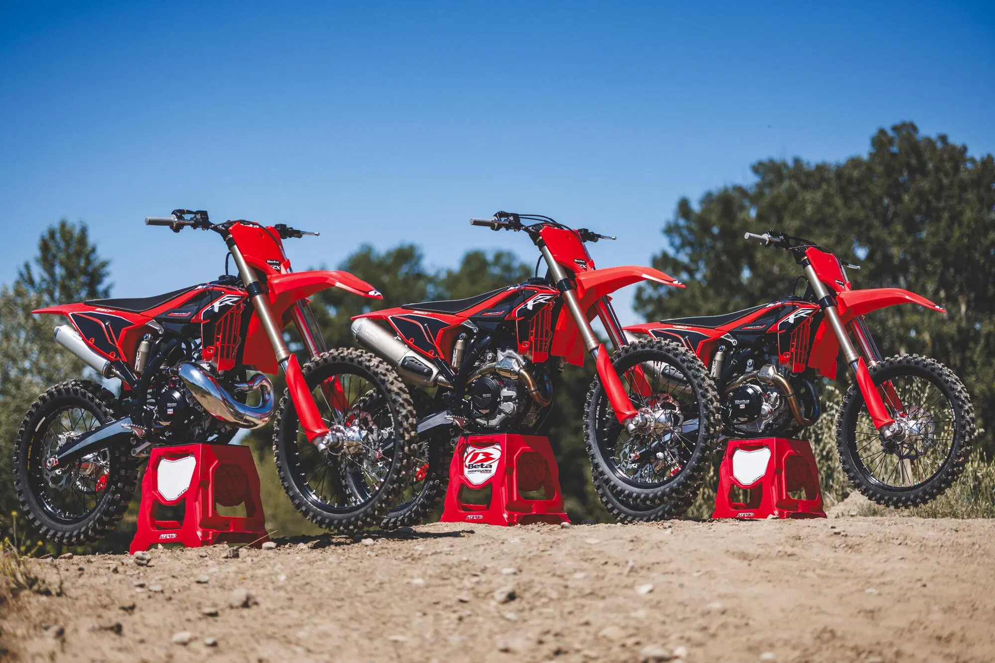 Beta presenta la gamma cross 2027. Tutta nuova la 250 4t - News - Moto.it