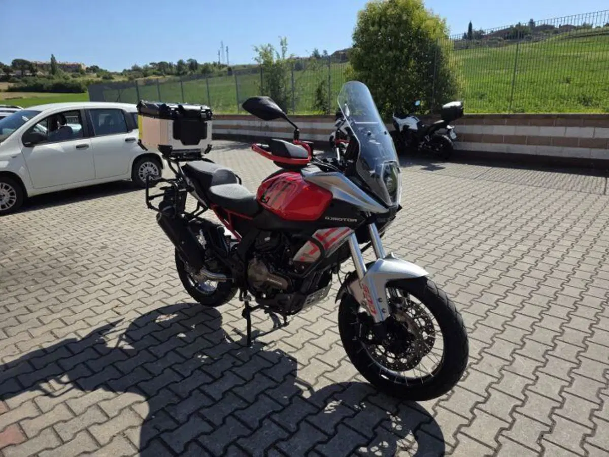 Vendo QJ Motor SRT 600 SX (2024 - 26) usata a Siena (codice 10040589 ...