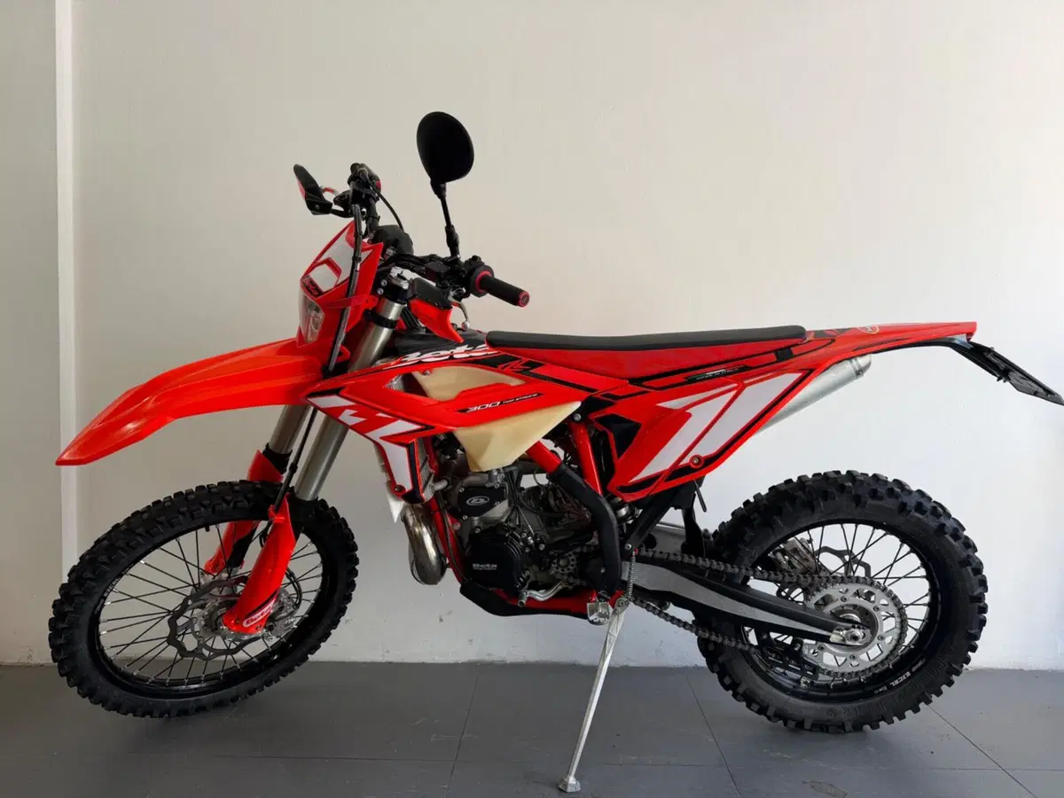 Vendo Betamotor RR 300 2T Enduro (2024) usata a Arezzo (codice 10040990 ...