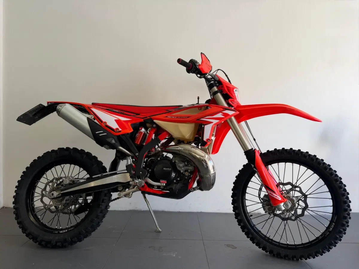 Vendo Betamotor RR 300 2T Enduro (2024) usata a Arezzo (codice 10040990 ...