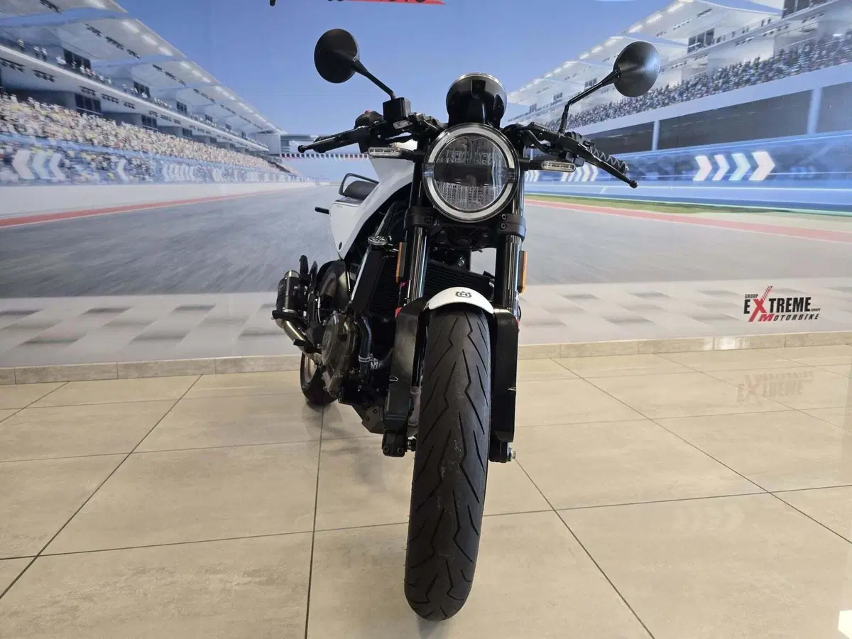 Vendo Husqvarna Vitpilen 401 (2021 - 23) usata a Rho (codice 10041448 ...
