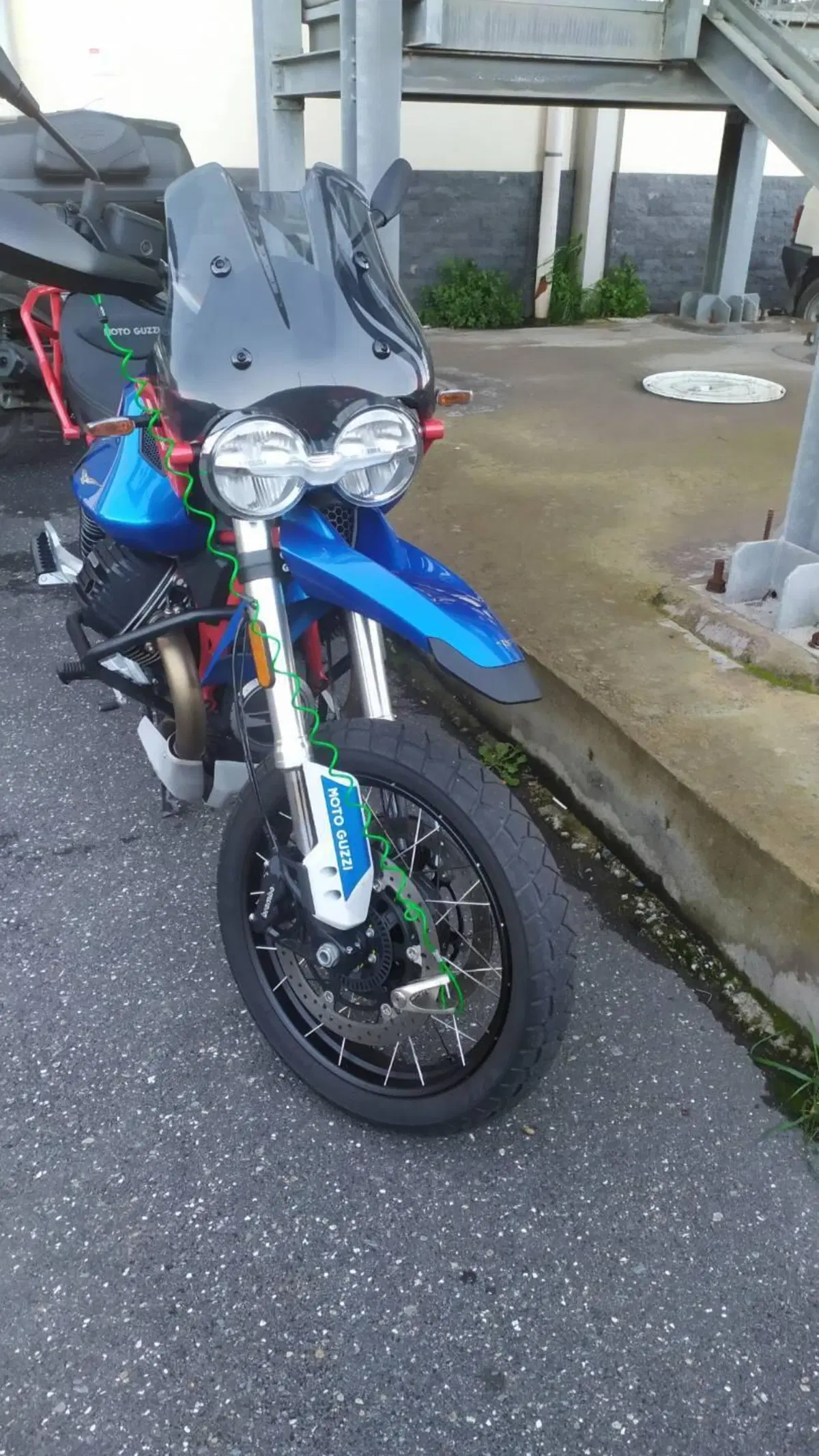Vendo Moto Guzzi V85 TT Evocative Graphics (2021 - 23) usata a Gravina ...