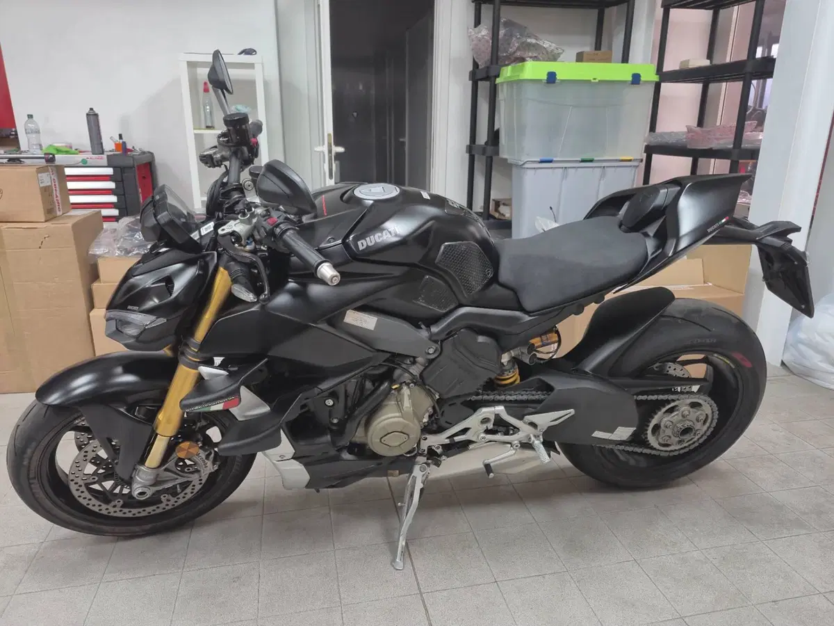 Vendo Ducati Streetfighter V4 1100 S (2021 - 22) usata a Aprilia ...