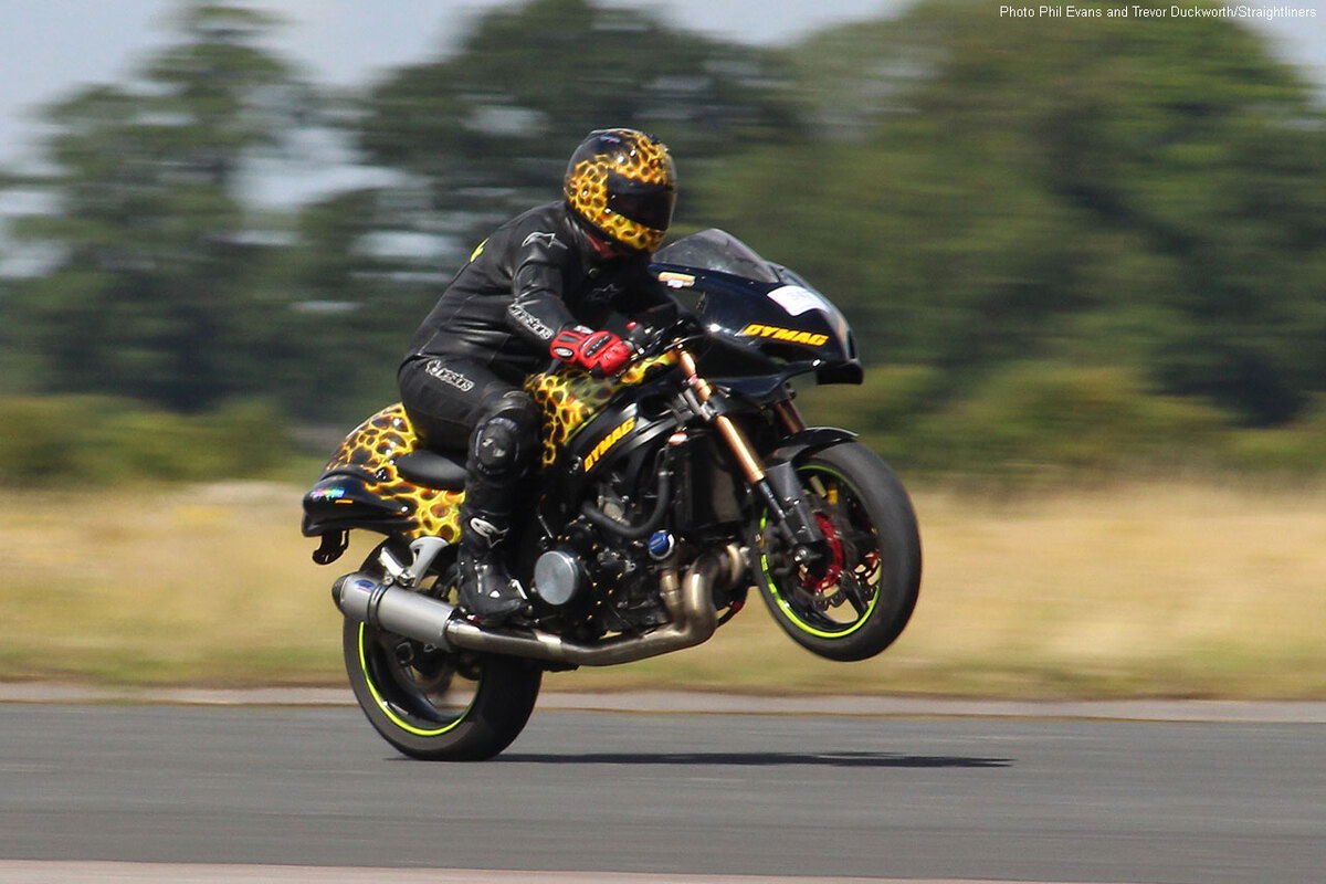 Guinness World Records: a 318 all’ora in impennata - News - Moto.it